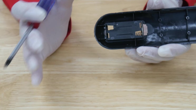 리모컨 내부 동그란 자국에 아주 중요한 역할이 숨어있다고 하는데 제품디자인 제품기구설계에 어떤 영향을 줄까스타트업 창업