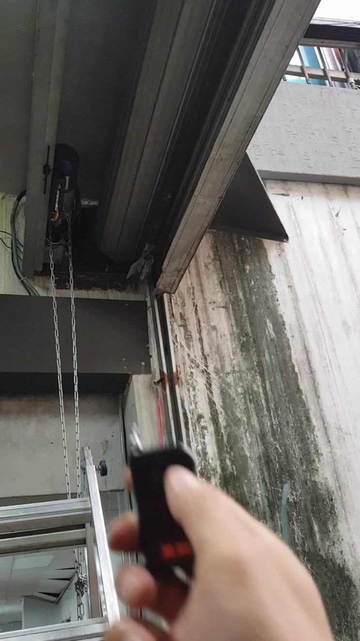 파주 자동 전동 셔터 샷다 수리 무선리모컨 설치 주차장 차고문 방화 셔터 샷다 셧터 비상탈출구 비상문 비상출입문 상가 유리문