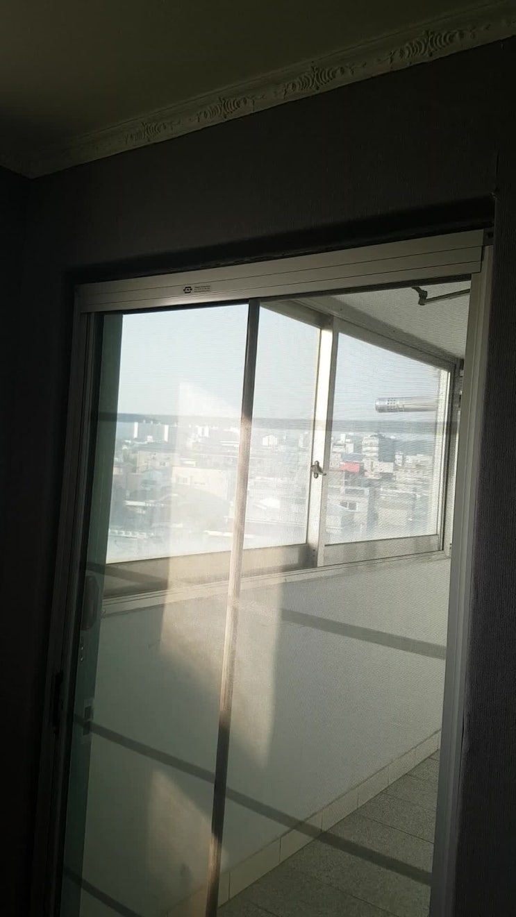수원 권선구 영통 현관방충문 세류동 현관방충망 권선동 현관방범방충문 인계동 방충문 매탄동 방충망 신동 원터치방충문 설치업체 시공