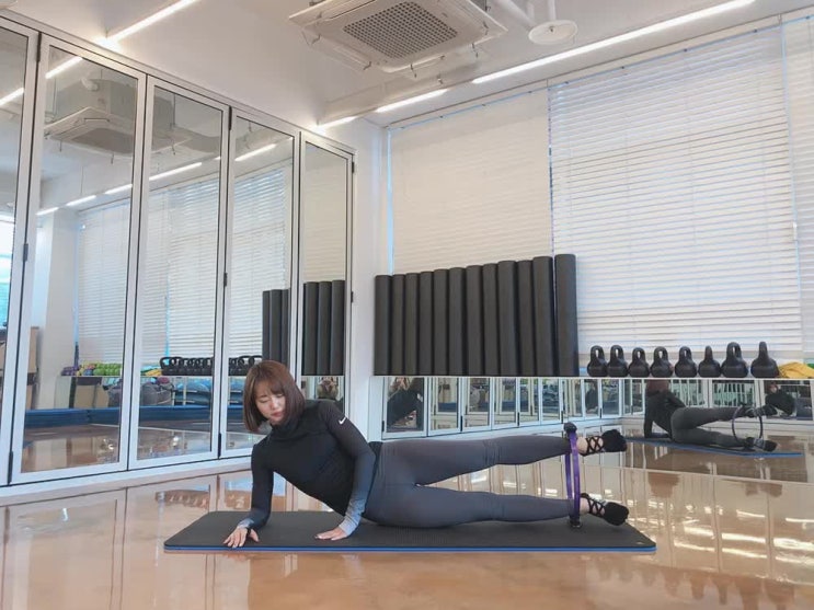 집에서 하는 소도구 필라테스 엉덩이 힙 운동 중둔근 뽀개기준비물 써클링 매트 네이버 블로그