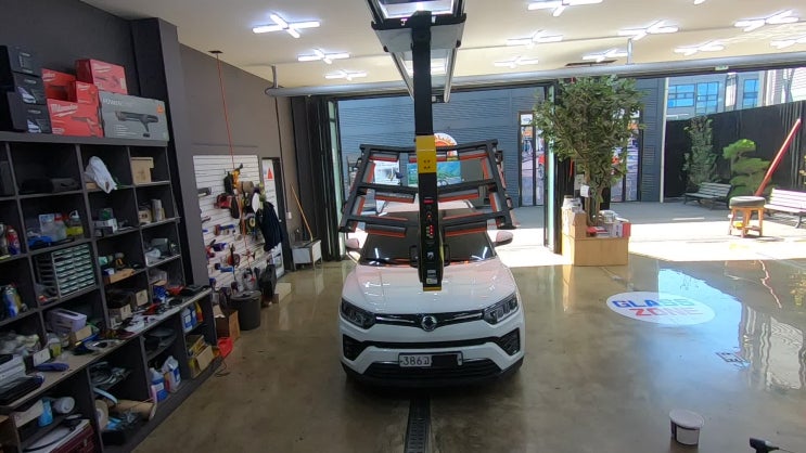 티볼리 앞유리교체 후기 돌칩으로 차유리금 깨짐 크랙으로 쌍용자동차 전면유리교환 썬팅 유리강화코팅 후진시 자동깜빡이 후깜설치 시공작업 및 복원용접비용 정보공유