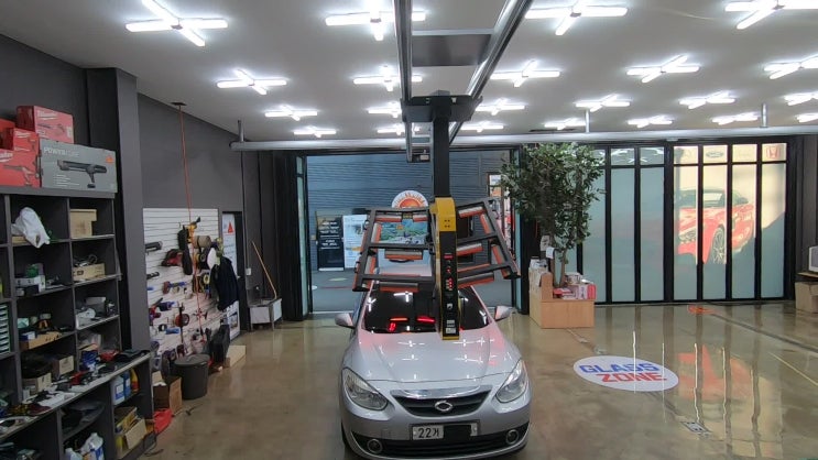 뉴 Sm3 앞유리교체 후기 운전시 튄 돌로 유리깨짐이 발생한 르노삼성 자동차유리교환 전면유리썬팅 그리고 너무 뜨거운 측면 1열유리 탈착이후 열차단특수썬팅 및 유리복원