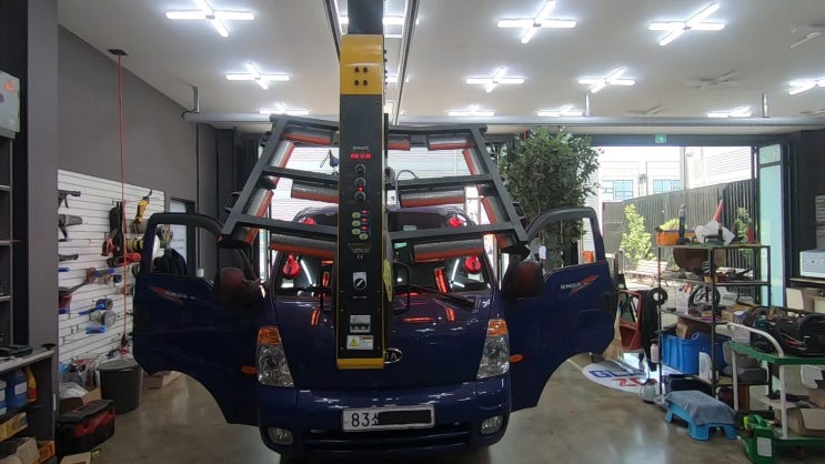 봉고3 앞유리교체 비가온뒤 아스콘 도로 돌칩등으로 인해 차앞유리가 크랙이나 유리금이 발생한 기아자동차 트럭 전면유리교환 썬팅시공작업 및 차유리복원용접 등의 비용 정보