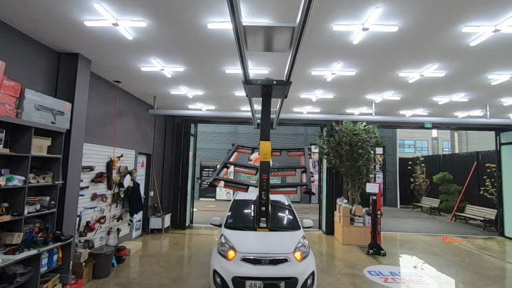 모닝 유리교체 고속도로 운전중 차앞유리금이 발생하여 기아자동차 유리교환 앞유리썬팅 비상버튼을 누르지 않아도 자동으로 작동하는 깜빡이 후기 및 유리용접 정보공유