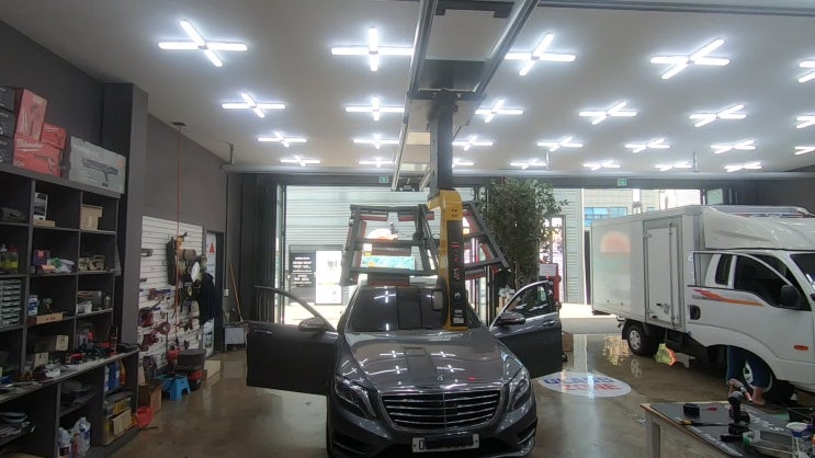 벤츠 S350d 유리교환 도로 주행중 돌빵 차유리금 파손으로 Benz 앞유리교체 전면유리썬팅 유리강화코팅 측면열차단썬팅 재시공 패키지 및 유피파손시 유리복원용접