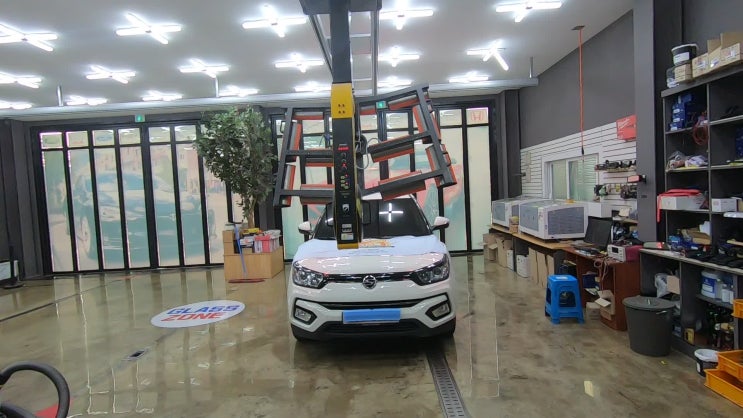 티볼리 유리교환 도로 운전중 돌로 인해 차유리가 깨진 쌍용자동차 앞유리교체 솔라쉴드 St썬팅 후진시 자동비상등 후깜릴레이 유리강화코팅 시공 및 내 앞유리교체 비용