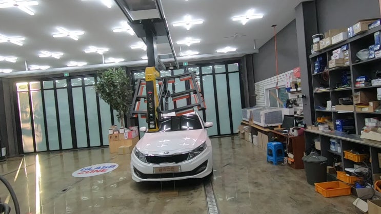 K5 전면유리교환 추운날씨에 갑자기 앞유리 깨짐 기아자동차 전면유리교체 솔라쉴드 틴팅 더스트맨 헤파 공기청정기 시공 및