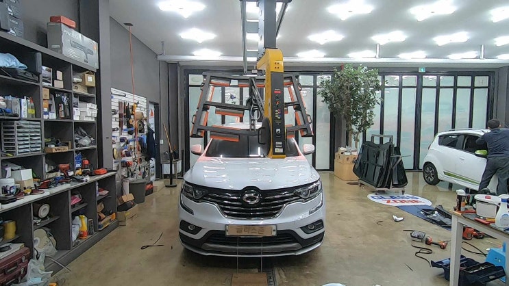 Qm6 앞유리교환 운전중 딱하는 돌칩으로 차앞유리금이 발생한 르노삼성 Suv 전면유리교환과 솔라틴팅 Ss30 썬팅 교체후기와 파손시 궁금한 내 자동차유리교체 유리교환