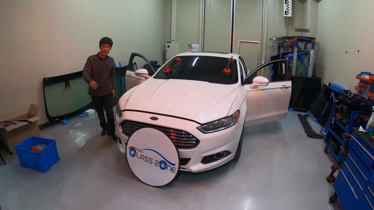포드 퓨전 앞유리교체 퇴근길 돌칩으로 파손된 Ford Fusion 정품 전면유리교환과 하이패스룸미러 신규 장착 사례와 수입자동차 자동차유리교체 정확한 수리가격 알아보는