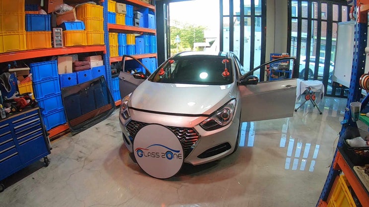 I40 전면유리교환 스톤칩으로 파손된 현대 아이40 쏠센열차선 수출형 유리교체 및 쏠라열차단썬팅을 함께 설치한 수리한 후기와 내차 유리설치교환시 궁금한 정확한 장착가격