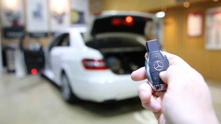 전기형 E클래스 W212 ( E220d ) 순정형 전동트렁크와 풋센서 : 네이버 블로그