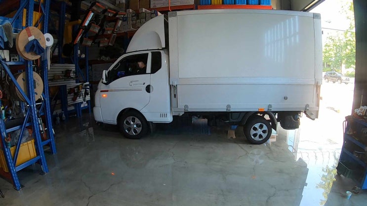 22년식 포터2 차량의 순정 사이드리피터 타입 아웃사이드 미러 교체 미등 깜빡이와 연동되는 차폭등 신차 패키지 설치과정 소개와 장착가격 정보 안내 Tip 네이버 블로그