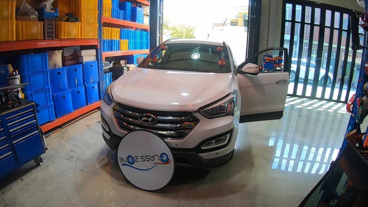 싼타페 앞유리교체 Dm Santate 튄 돌로 파손된 쏠라센서옵션 정품 전면유리교환 수리과정 소개와 내차유리 설치시 정확한 앞유리교환 장착가격 정보 안내 Tip