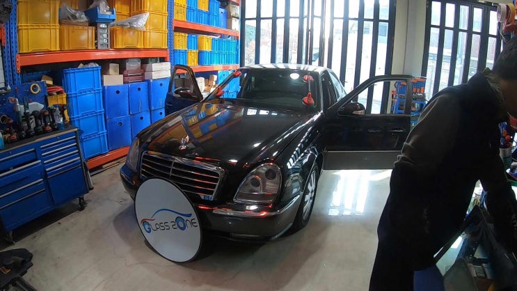 체어맨 앞유리 교체 쌍용자동차 돌튐으로 전면유리 크랙이 발생한 자동차 유리교체 틴팅 설치과정 소개와 유리교체 옵션별 수리비용 정보 안내 네이버 블로그