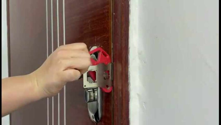 필수 여행용 휴대용 도어 잠금 장치 2팩 업그레이드된 호텔 홈 보안 여성 여행자를 위한 내부 안전 잠금 장치 아파트 여행 필수품 정문 룸 하우스 도어 보안 장치 네이버 블로그