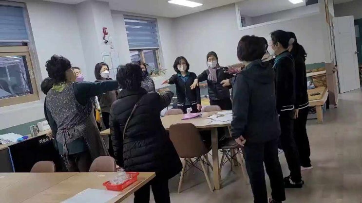 순천주간보호센터순천주야간보호센터 동심의 세계로 동화책 읽기와 즐겁고 행복가득 영화감상 오늘도 행복하고 즐거운 실버베이