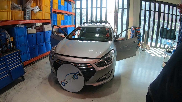 I40 전면유리교체 퇴근길 운전중 튄 돌로 차 유리가 깨진 자동차앞유리 교체 수리과정 소개와 교환시 수리비용 가격 등의 정보 Tip 네이버 블로그