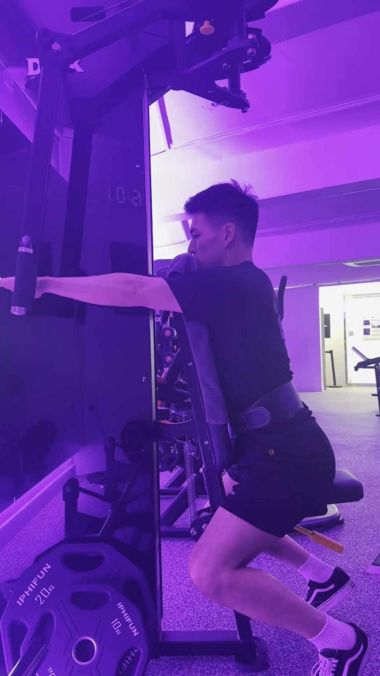 구의동 헬스장 714gym 볼륨감 있는 어깨를 만들기 위한 리버스 펙 덱 플라이 머신 사용방법 네이버 블로그