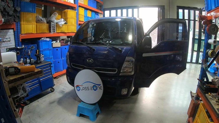 기아자동차 신형 봉고3 트럭 차량에 톨게이트 하이패스구간등을 편리하게 통행할수 있는 역삼각 룸미러하이패스 장착과정 소개와 설치비용 정보팁 네이버 블로그