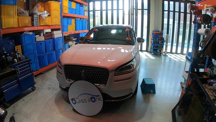 링컨 코세어 앞유리교체 운전중 차유리 스톤칩으로 깨진 Lincoln Corsair 차량에 정품 전면유리교환 쏠라틴팅을 설치한 과정소개와 정확한 내차 앞유리교환 수리비용