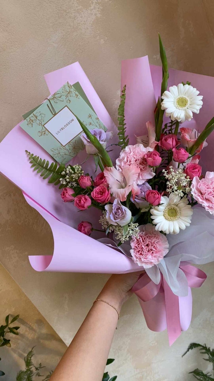 공연 축하선물로 빠질 수 없는 축하꽃다발 부산문화회관 꽃집 릴리블라썸 네이버 블로그