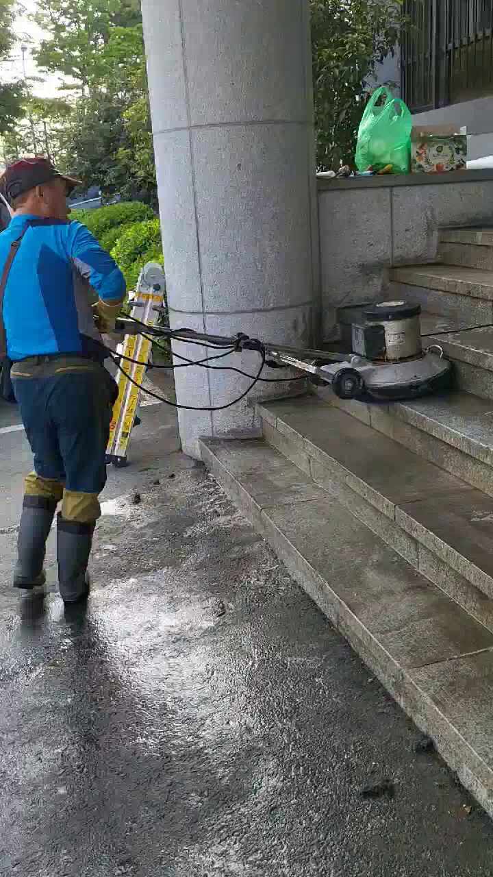 전주상가청소전주준공청소 전문업체 천하대장군 이 산립조합중앙회 전북지역본부 건물의 사무실청소 와 전북지회직판장 상가건물 의