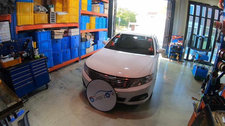 로체 이노베이션 앞유리 교환 돌빵으로 깨진 기아자동차 정품 자동차 유리교체 쏠라 열차단썬팅 패키지 설치과정과 정확한 수리비용 가격 Tip 네이버 블로그