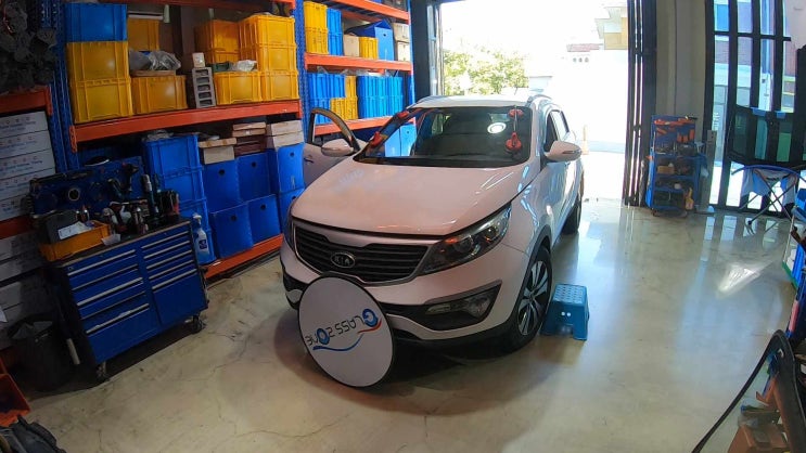 스포티지 앞유리교체 차앞유리가 깨진 Spotage R 차량에 정품 전면유리교체 수리단계 소개와 내 차 전면유리교환 시 정확한 수리비용 정보 알아두기 네이버 블로그