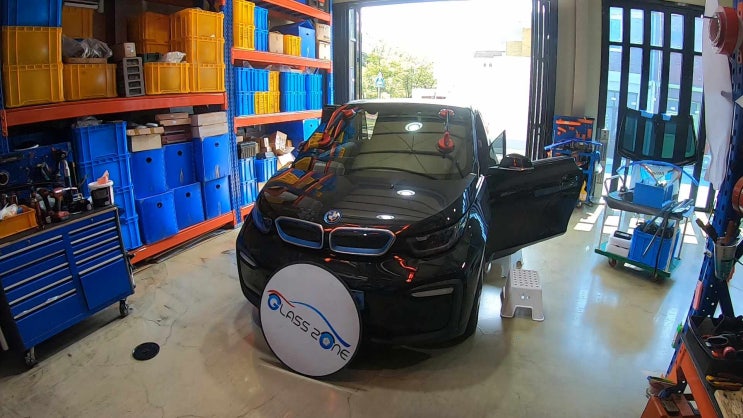 Bmw I3 앞유리교체 튄돌로 차유리크랙이 발생한 전기차 120ah 정품 앞유리교환 쏠라틴팅을 함께 수리한 과정 소개와 내 전면유리교체 시 정확한 자동차유리교체 가격