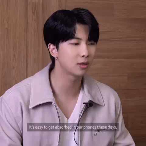 [방탄소년단 RM]Galaxy 折りたたみスマホの魅力を @BTS_twt RM さんが語ってくださいました。 ぜひ動画を最後までチェックし ...