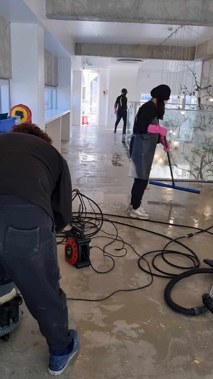 전주 청소업체 5층 신축 건물에 대형 Caff Open 상가 청소준공 청소를 진행하였고 고퀄리티로 만들어 드림 네이버 블로그