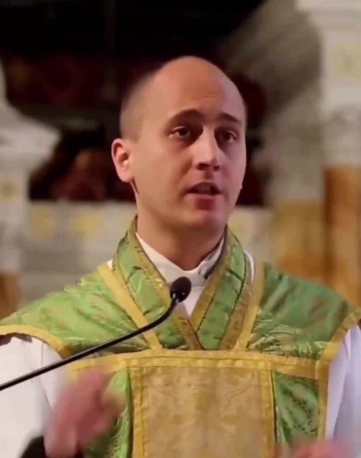 🚨 catholic 사제: "당신은 실천하는 가톨릭 신자가 될 수 없으며 현재 민주당의 일원이 될 수도 없습니다." 🦅🇺🇸 ...