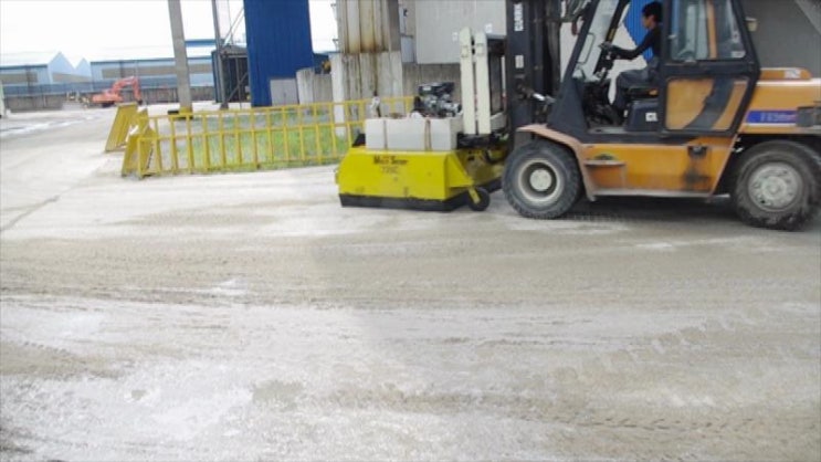 Cement 시멘트 공장 바닥청소장비 멀티스윕 흙 모래 도로청소차 지게차청소기 노면청소기 공장청소기 자갈 돌멩이 유압 브러쉬