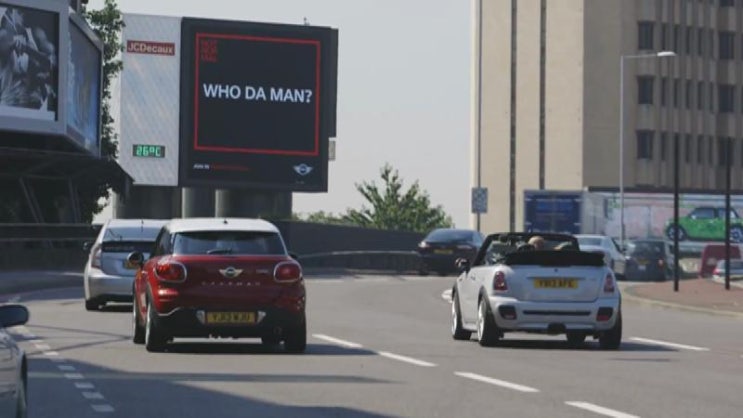 MINI 자동차 드라이버를 위한 특별한 퍼스널 메시지가 실시간으로 전달이 되는 BMW MINI의 interactive ...