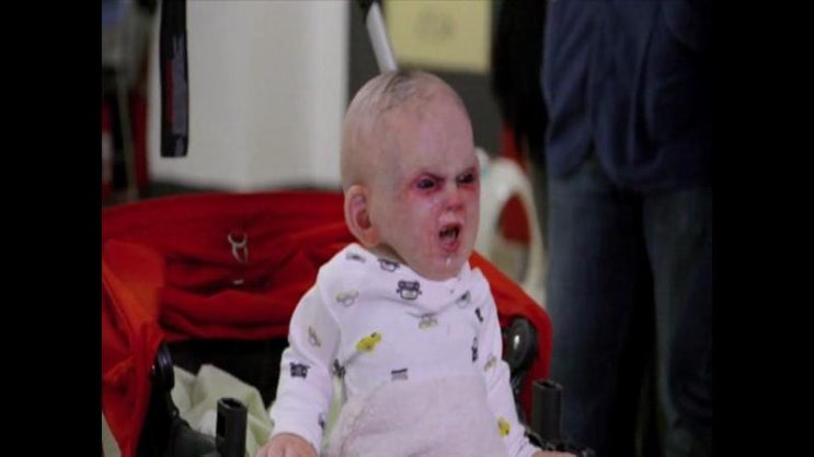 악마의 아기 (Devil Baby Attack) 몰래카메라 대박~!! 영화 데블스 듀 개봉 전 이벤트 : 네이버 블로그