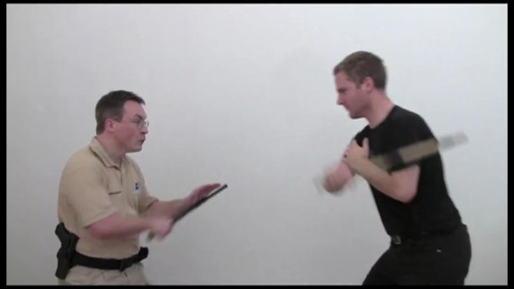 보노위(EKA) 삼단봉 칼리아르니스식 응용 영상 : 네이버 블로그