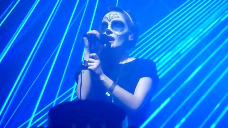♠ CHVRCHES (처치스) - Get Away (Pitchfork Music Festival Paris 2014/11/3 ...