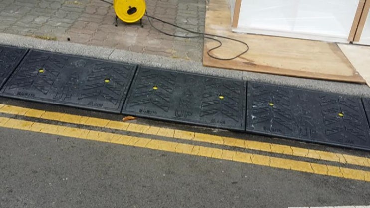 현장동영상 차량진입판차량턱받침진입판주차턱방지턱턱고임차량턱받침차량진입판휠체어진입판점포진입판고강도진입판자동차