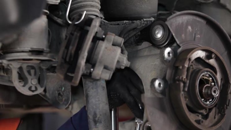 BMW X5 e53 후륜 휠베어링 교체 (How to replace a rear wheel bearing on BMW X5 ...