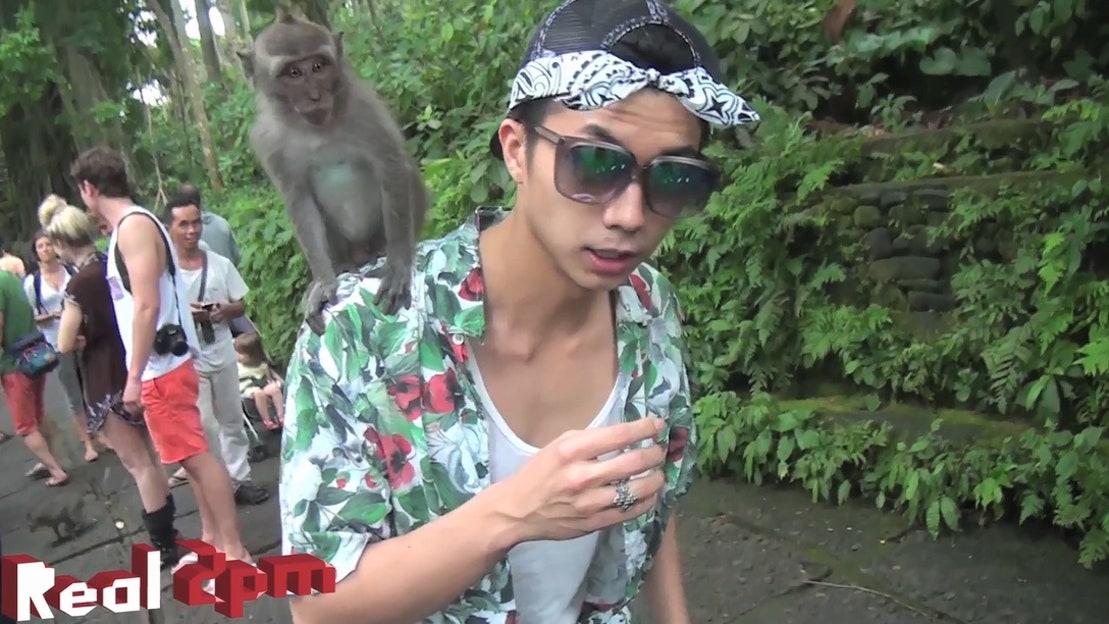 [Real 2PM] How Jun. K & Wooyoung Play Alone - 네이버 TV