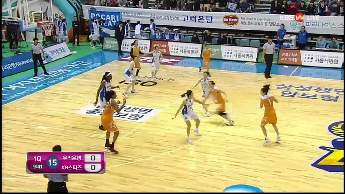 [2016-2017 WKBL] 초반부터 신경전을 펼치는 우리은행, KB스타즈 - 네이버 TV