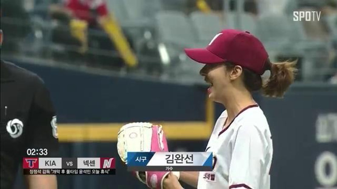 [KBO리그] 원조 댄스 가수 김완선, 넥센 승리 기원 시구 (05.02) - 네이버 TV