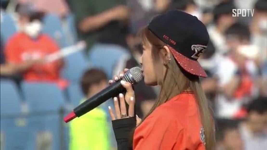 [KBO리그] 에이핑크 박초롱의 청순미 넘치는 시구 (05.06) - 네이버 TV