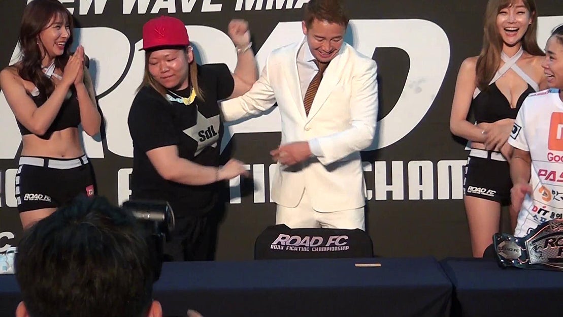 [XIAOMI ROAD FC 039] 요시코의 기습뽀뽀(?) - 네이버 TV