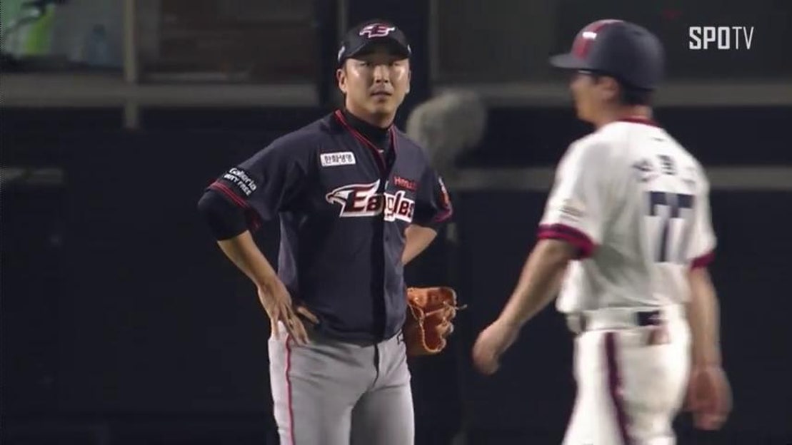 [KBO리그] 오늘 경기를 끝내는 예상치 못한 정우람 폭투 (07.23) - 네이버 TV