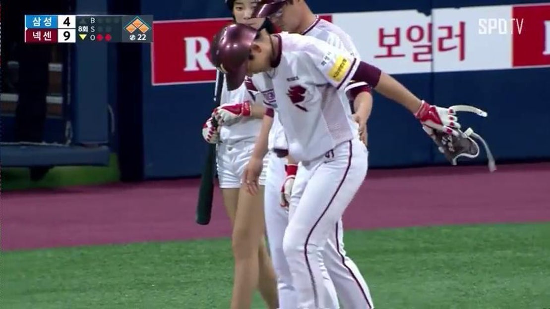 [KBO리그] 허벅지를 강타한 공에 다리를 절뚝거리는 이정후 (07.30) - 네이버 TV