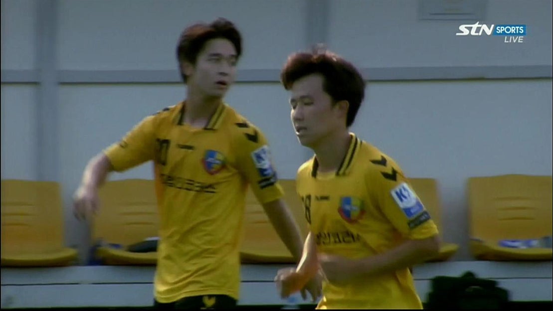 [KFA K3 베이직 서울중랑축구단 vs 시흥시민축구단] 기습적인 슈팅으로 선취골을 만들어내는 이용민 - 네이버 TV