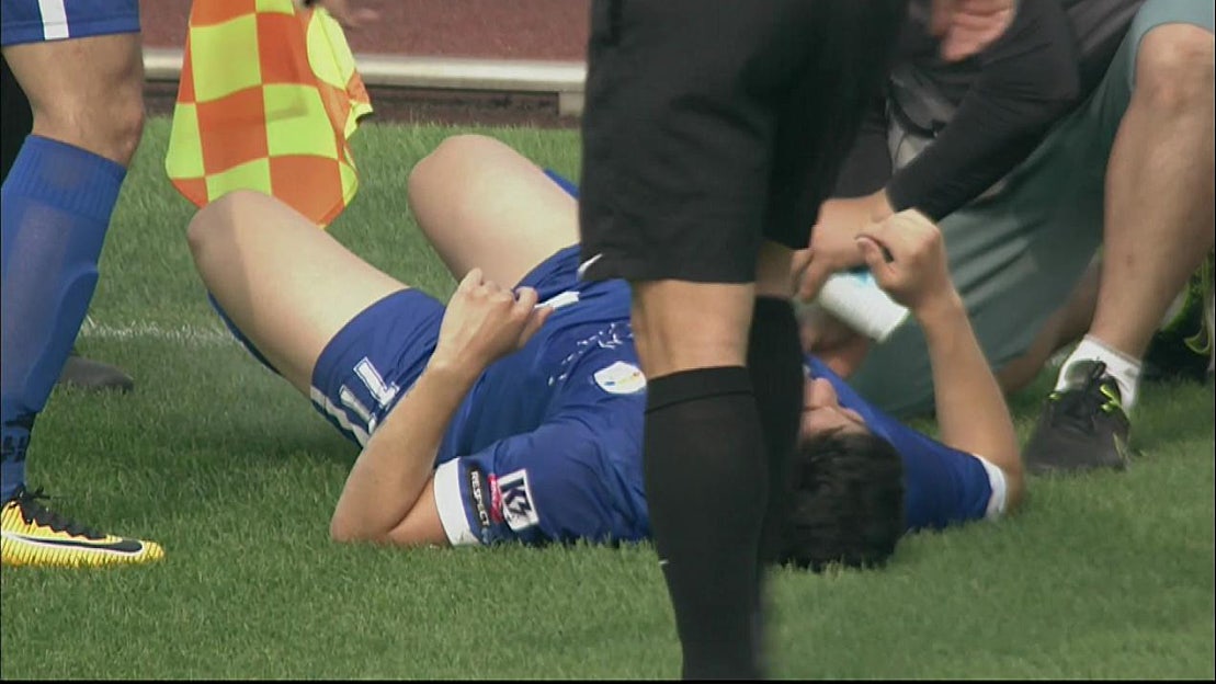 [KFA K3 어드밴스 이천시민축구단 vs 화성FC] 깊은 태클로 일어나지 못하는 이원범 - 네이버 TV