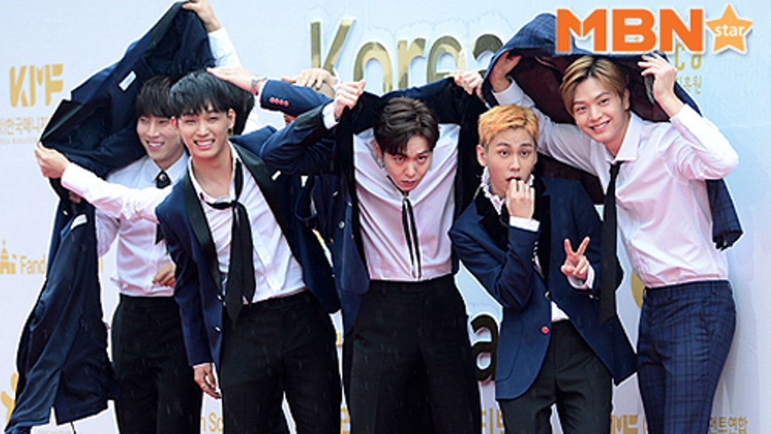 BTOB(비투비) '센스넘치는 레카 유머담당' (2017 코리아뮤직페스티벌) - 네이버 TV