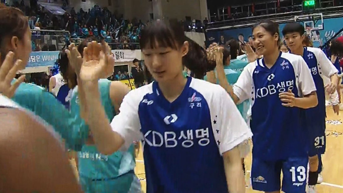 '로이드 폭발' KDB생명, KEB하나은행 잡고 시즌 첫 승 신고 - 네이버 TV